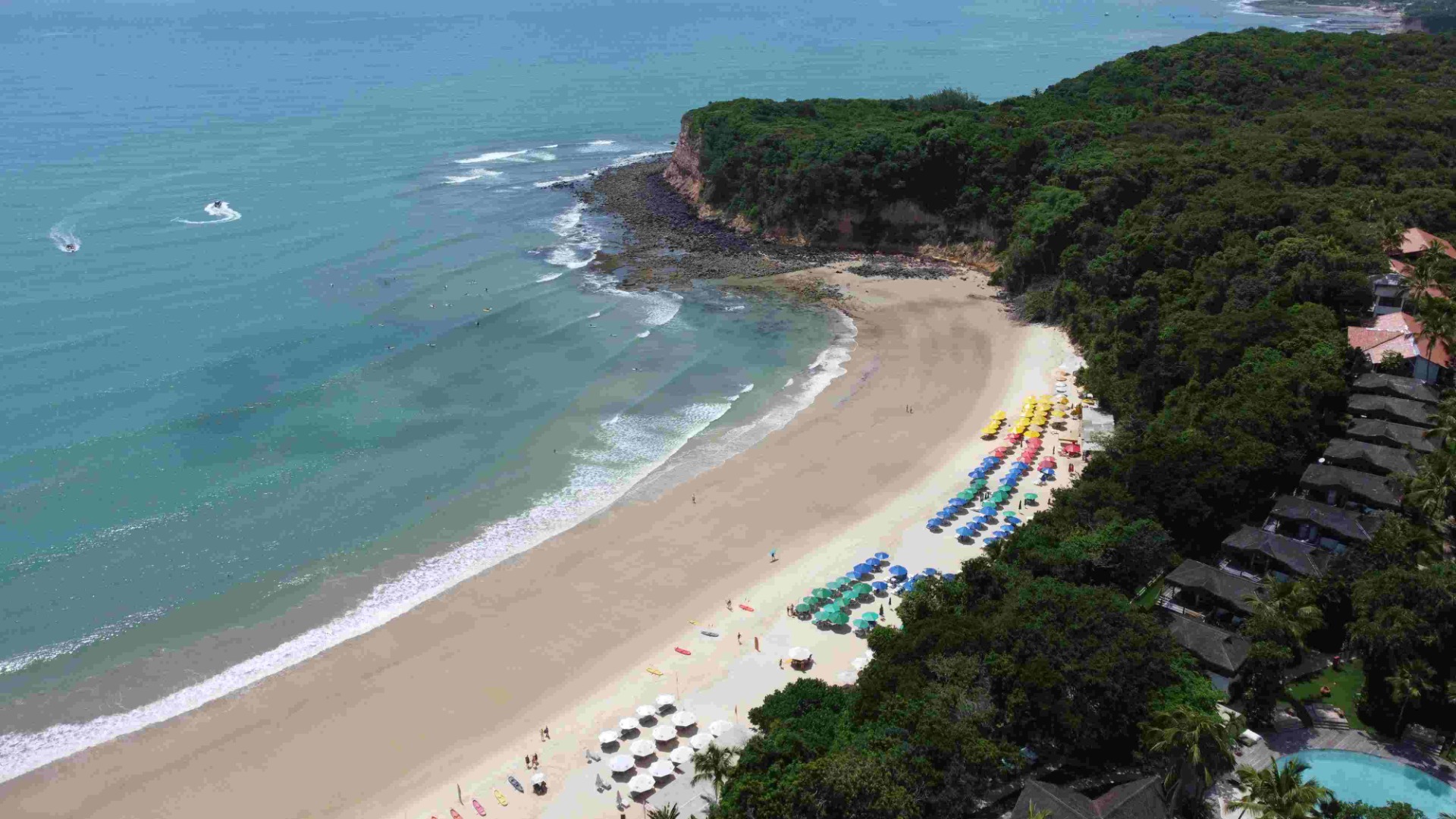 Conhecendo a paradisíaca praia do Madeiro